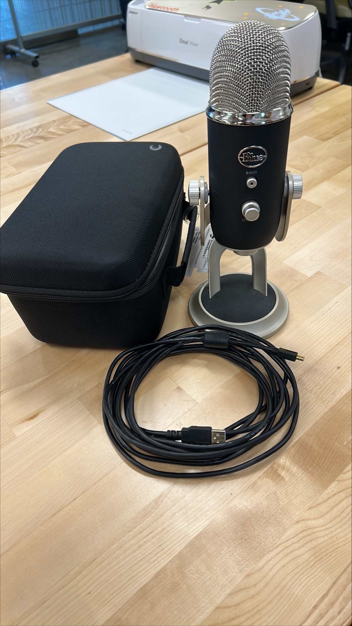 Recording Studio – TRU Library Makerspace (C7elelkstén’)